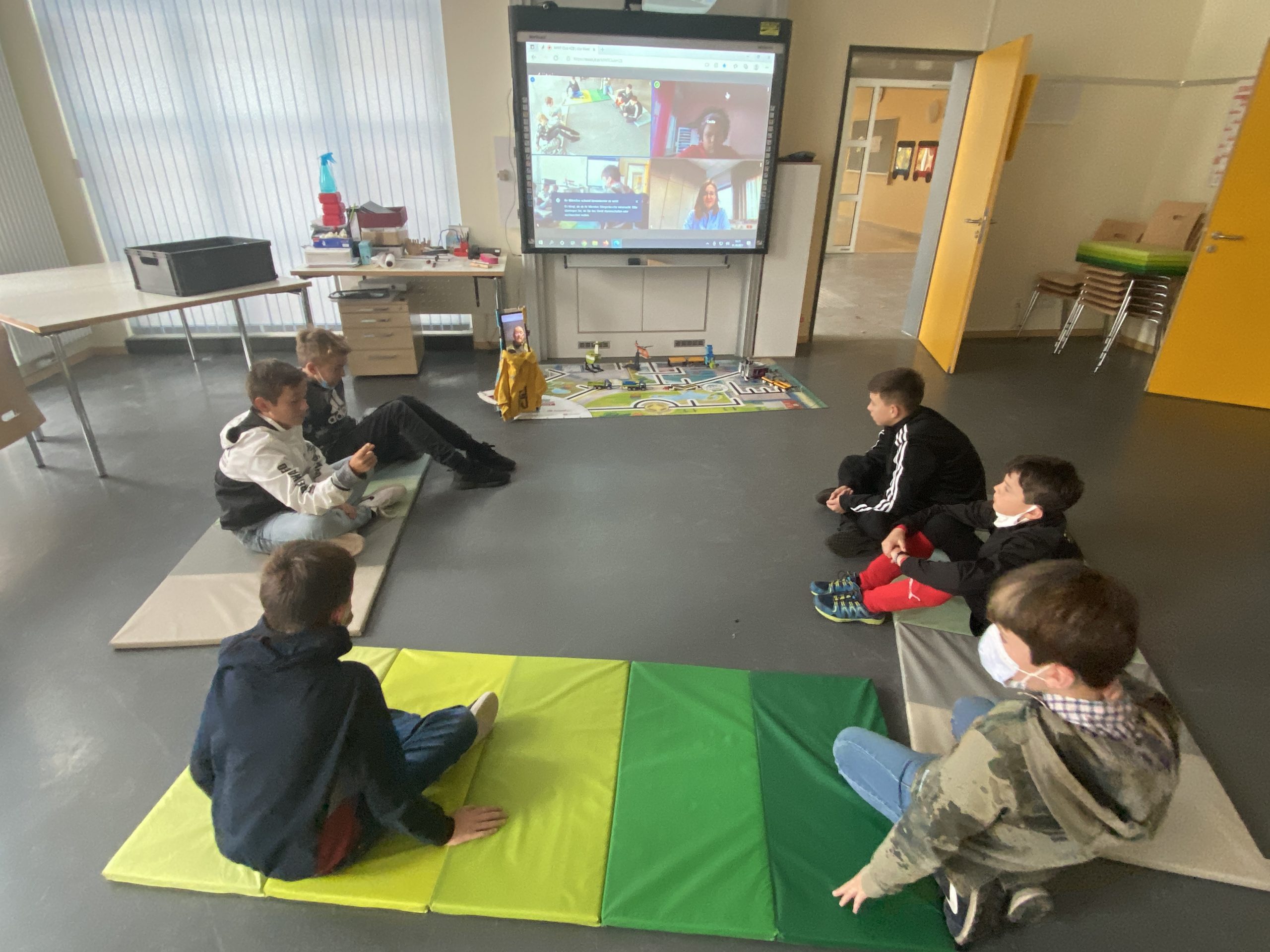 Exchange with children on logistics: